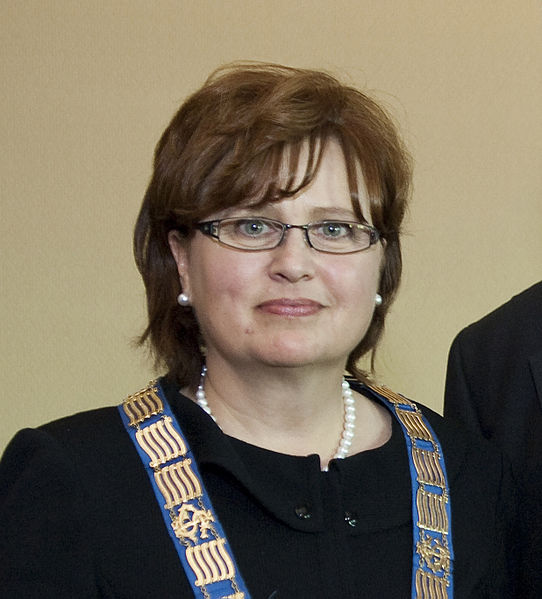 542px-Stephanie_Burns_Perkin_Medal_Dinner_2009_detail - Pantheon ...